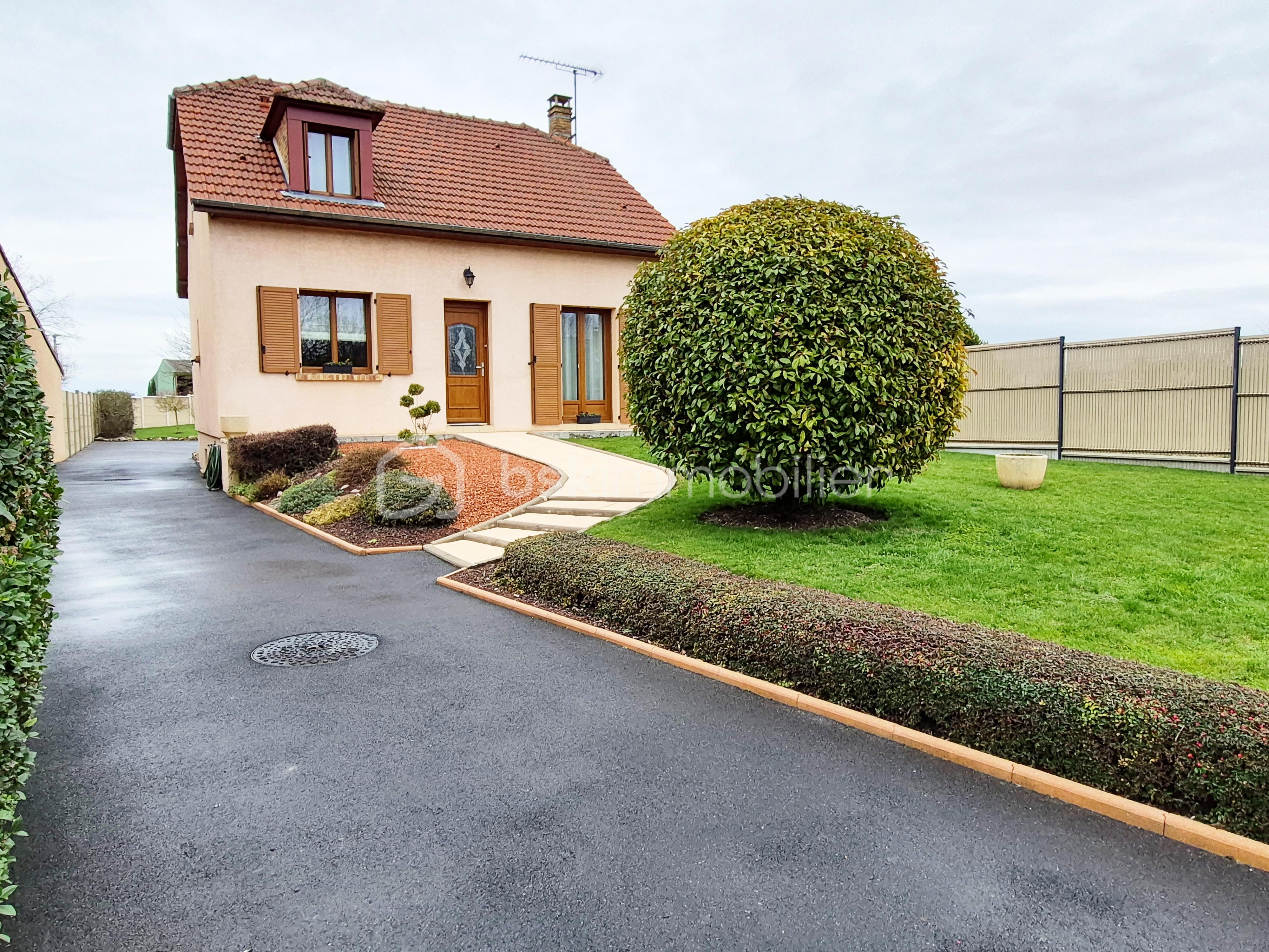 Maison traditionnelle de 130 m² à Mourmelon-Le-Grand | Réseau national ...